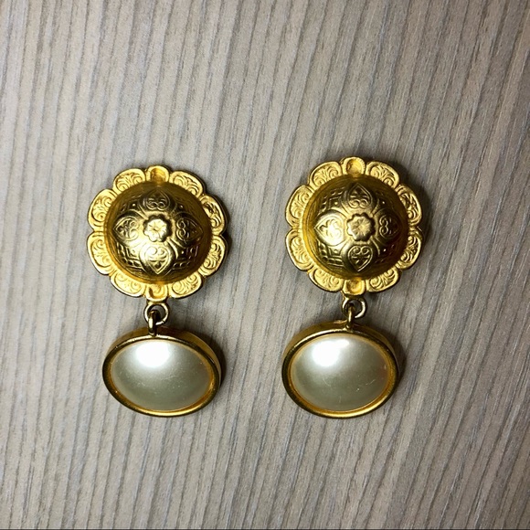 JS Collections | Jewelry | Vintage Stamped Gold And Pearl Clip On ...